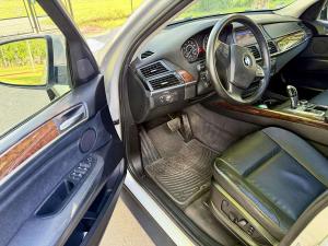 Grey BMW X5 2013 in Kaunas, with an engine capacity of 2.98 L and mileage of 235 thousand km for 7700 €, photo 12 on AUTOMOTO.COM.LV