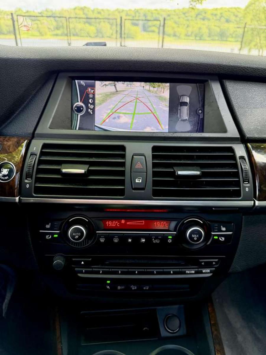 Grey BMW X5 2013 in Kaunas, with an engine capacity of 2.98 L and mileage of 235 thousand km for 7700 €, photo 17 on AUTOMOTO.COM.LV