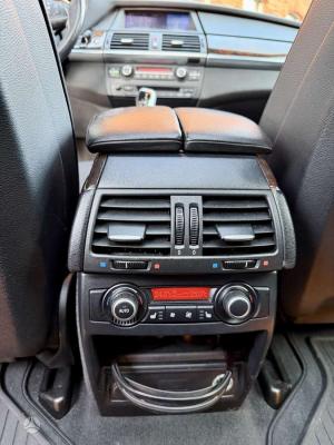 Grey BMW X5 2013 in Kaunas, with an engine capacity of 2.98 L and mileage of 235 thousand km for 7700 €, photo 21 on AUTOMOTO.COM.LV