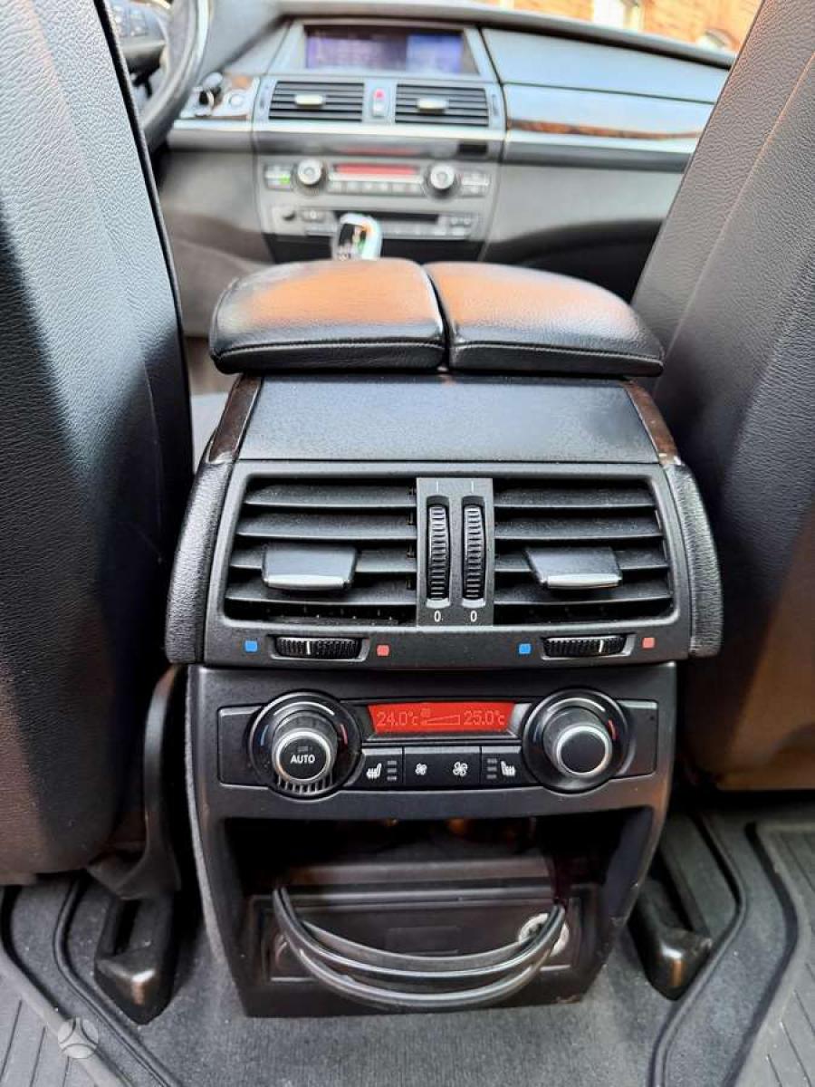 Grey BMW X5 2013 in Kaunas, with an engine capacity of 2.98 L and mileage of 235 thousand km for 7700 €, photo 21 on AUTOMOTO.COM.LV
