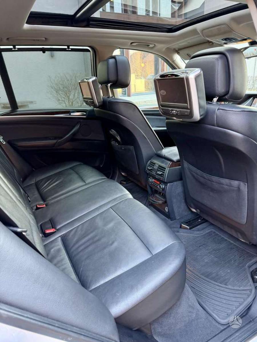 Grey BMW X5 2013 in Kaunas, with an engine capacity of 2.98 L and mileage of 235 thousand km for 7700 €, photo 22 on AUTOMOTO.COM.LV