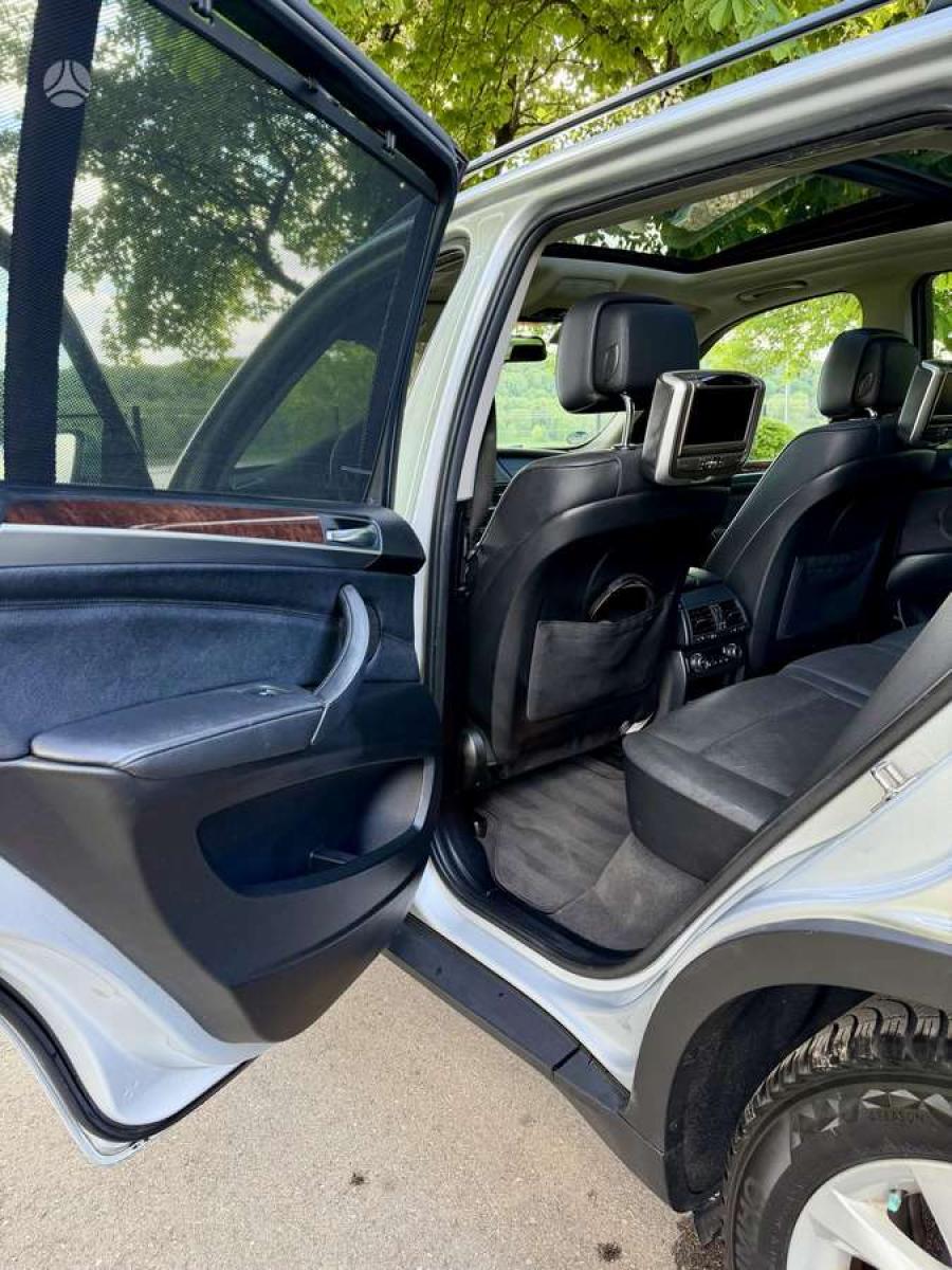 Grey BMW X5 2013 in Kaunas, with an engine capacity of 2.98 L and mileage of 235 thousand km for 7700 €, photo 24 on AUTOMOTO.COM.LV