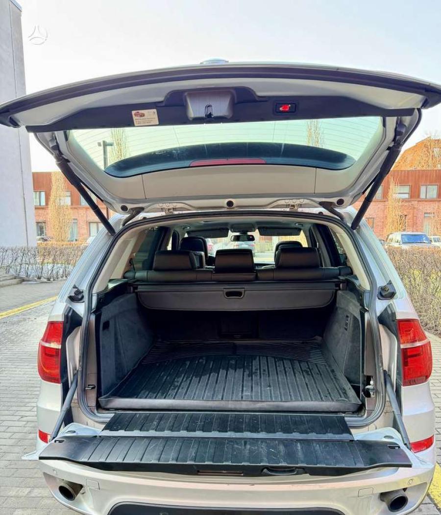 Grey BMW X5 2013 in Kaunas, with an engine capacity of 2.98 L and mileage of 235 thousand km for 7700 €, photo 28 on AUTOMOTO.COM.LV