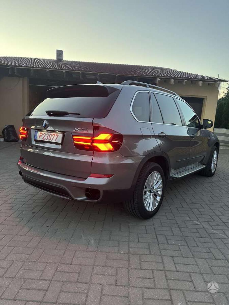 Grey BMW X5 2013 in Vilnius, with an engine capacity of 2.98 L and mileage of 244 thousand km for 9200 €, photo 4 on AUTOMOTO.COM.LV