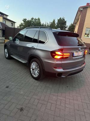 Grey BMW X5 2013 in Vilnius, with an engine capacity of 2.98 L and mileage of 244 thousand km for 9200 €, photo 6 on AUTOMOTO.COM.LV