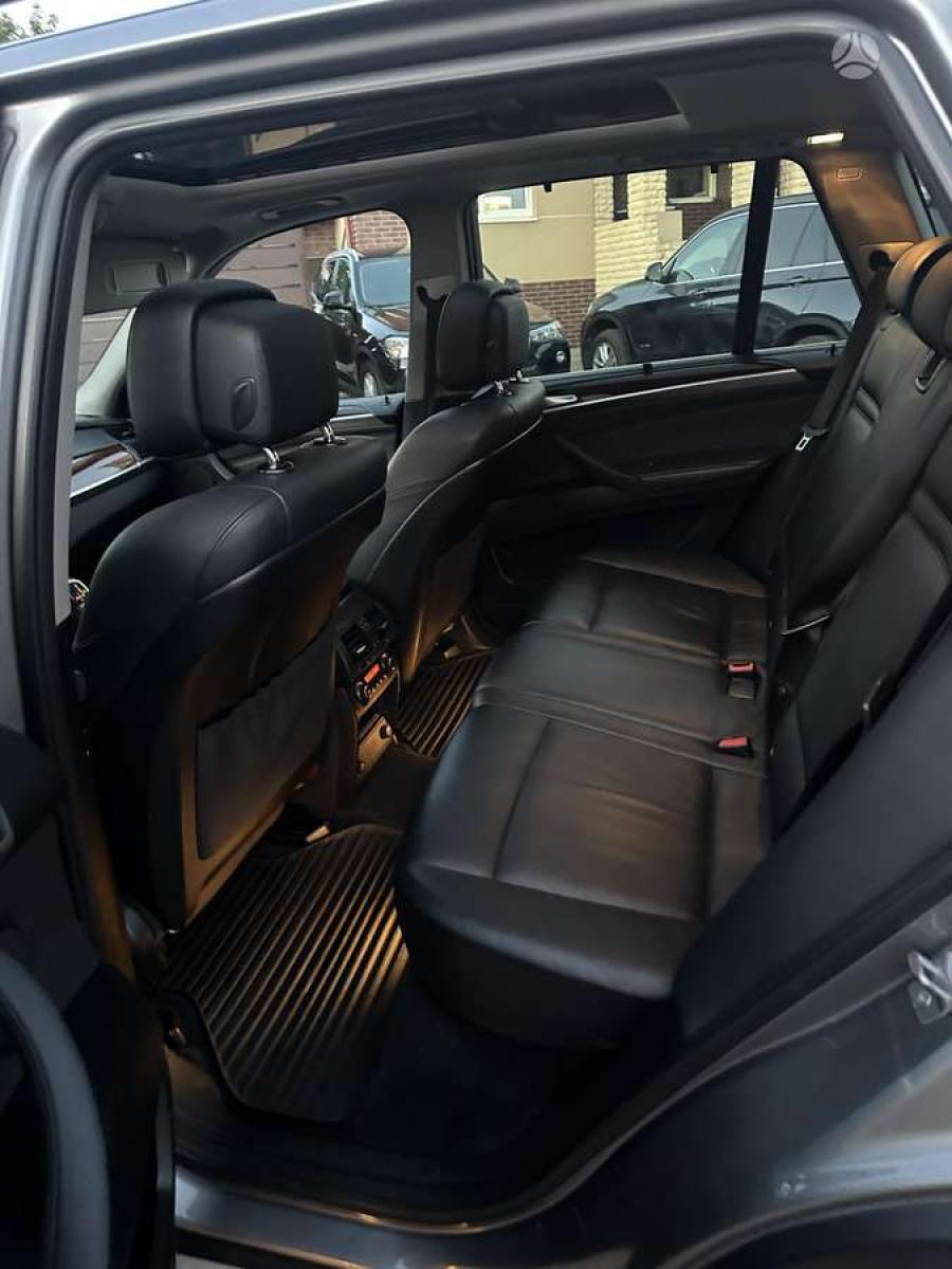 Grey BMW X5 2013 in Vilnius, with an engine capacity of 2.98 L and mileage of 244 thousand km for 9200 €, photo 8 on AUTOMOTO.COM.LV
