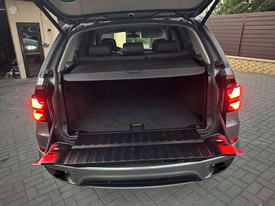 Grey BMW X5 2013 in Vilnius, with an engine capacity of 2.98 L and mileage of 244 thousand km for 9200 €, photo 16 on AUTOMOTO.COM.LV
