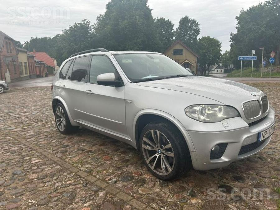 Grey BMW X5 2013 in Riga, with an engine capacity of 3.00 L and mileage of 36 thousand km for 9500 €, photo 3 on AUTOMOTO.COM.LV