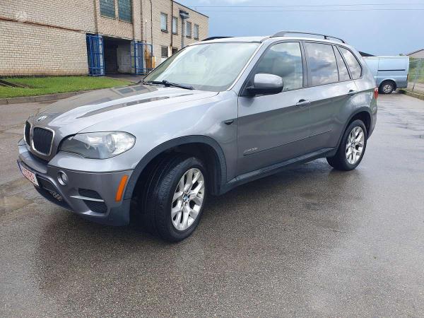 Grey BMW X5 2013 in Siauliai, with an engine capacity of 2.98 L and mileage of 235 thousand km for 4450 €, photo 2 on AUTOMOTO.COM.LV