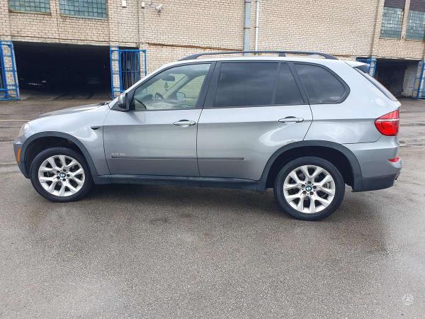 Grey BMW X5 2013 in Siauliai, with an engine capacity of 2.98 L and mileage of 235 thousand km for 4450 €, photo 7 on AUTOMOTO.COM.LV