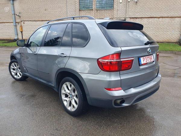 Grey BMW X5 2013 in Siauliai, with an engine capacity of 2.98 L and mileage of 235 thousand km for 4450 €, photo 8 on AUTOMOTO.COM.LV