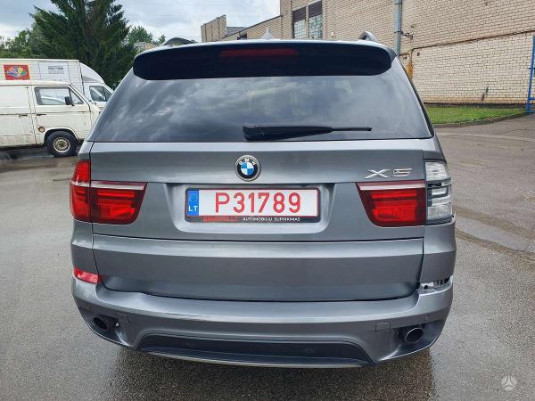 Grey BMW X5 2013 in Siauliai, with an engine capacity of 2.98 L and mileage of 235 thousand km for 4450 €, photo 9 on AUTOMOTO.COM.LV