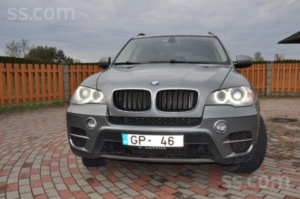 Pelēks BMW X5 2013 Jelgava, ar dzinēja tilpumu 3.00 L un nobraukumu 260 tūkst. km par 9900 €, foto 2 vietnē AUTOMOTO.COM.LV