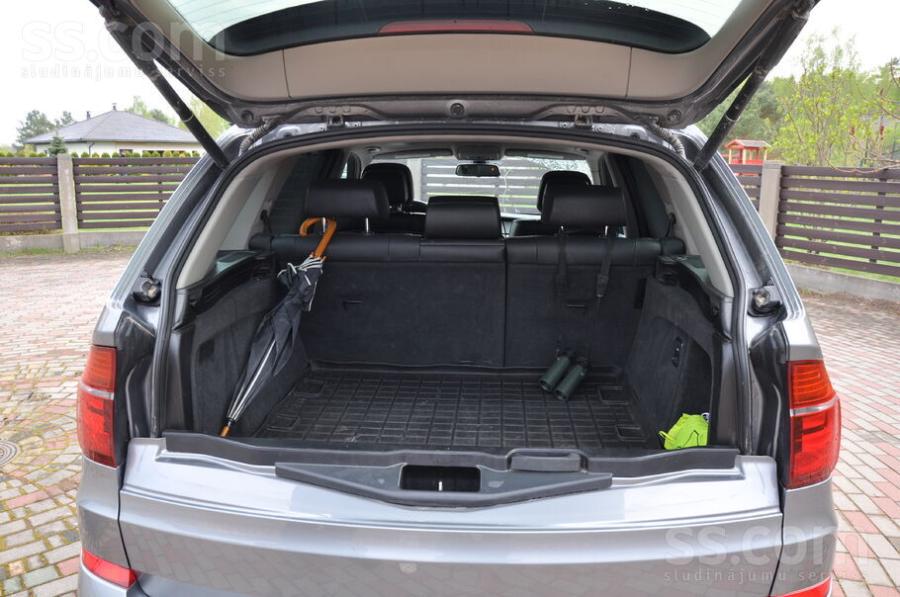 Pelēks BMW X5 2013 Jelgava, ar dzinēja tilpumu 3.00 L un nobraukumu 260 tūkst. km par 9900 €, foto 18 vietnē AUTOMOTO.COM.LV
