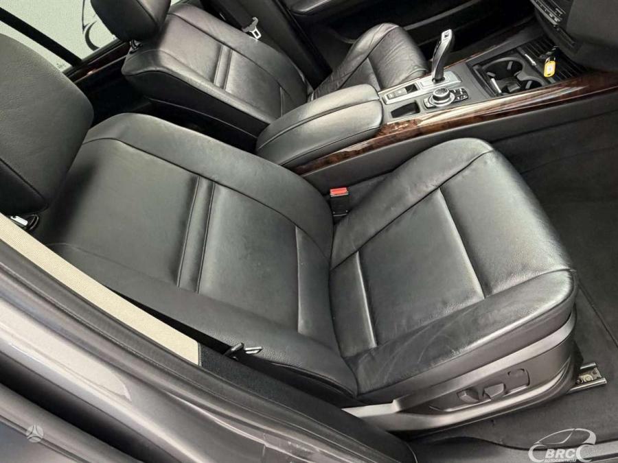 Pelēks BMW X5 2013 Viļņa, ar dzinēja tilpumu 2.99 L un nobraukumu 284 tūkst. km par 9900 €, foto 7 vietnē AUTOMOTO.COM.LV