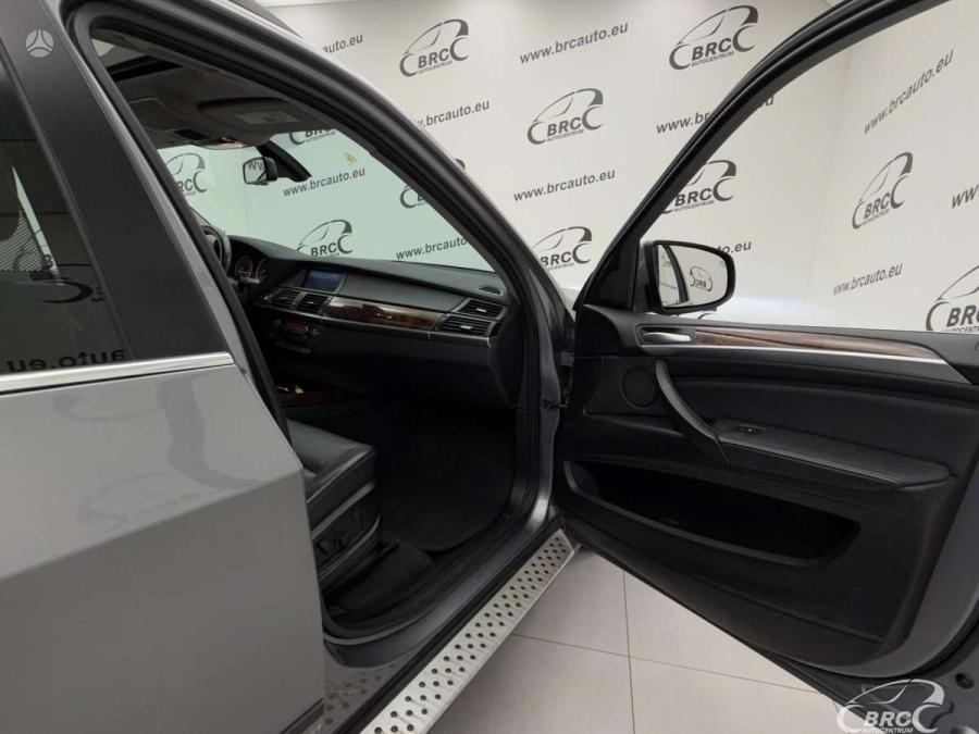 Pelēks BMW X5 2013 Viļņa, ar dzinēja tilpumu 2.99 L un nobraukumu 284 tūkst. km par 9900 €, foto 10 vietnē AUTOMOTO.COM.LV