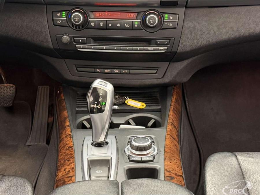 Pelēks BMW X5 2013 Viļņa, ar dzinēja tilpumu 2.99 L un nobraukumu 284 tūkst. km par 9900 €, foto 21 vietnē AUTOMOTO.COM.LV