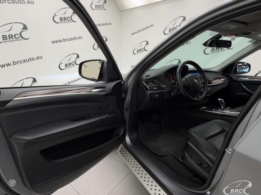 Pelēks BMW X5 2013 Viļņa, ar dzinēja tilpumu 2.99 L un nobraukumu 284 tūkst. km par 9900 €, foto 22 vietnē AUTOMOTO.COM.LV