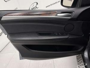 Pelēks BMW X5 2013 Viļņa, ar dzinēja tilpumu 2.99 L un nobraukumu 284 tūkst. km par 9900 €, foto 23 vietnē AUTOMOTO.COM.LV