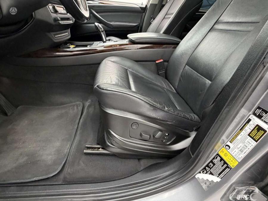 Pelēks BMW X5 2013 Viļņa, ar dzinēja tilpumu 2.99 L un nobraukumu 284 tūkst. km par 9900 €, foto 25 vietnē AUTOMOTO.COM.LV