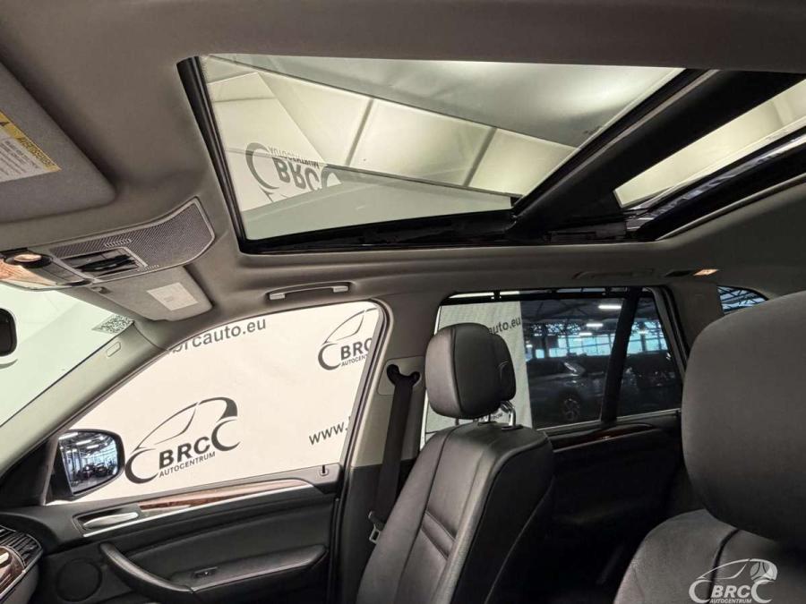 Pelēks BMW X5 2013 Viļņa, ar dzinēja tilpumu 2.99 L un nobraukumu 284 tūkst. km par 9900 €, foto 28 vietnē AUTOMOTO.COM.LV