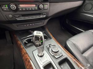 Pelēks BMW X5 2013 Viļņa, ar dzinēja tilpumu 2.99 L un nobraukumu 284 tūkst. km par 9900 €, foto 29 vietnē AUTOMOTO.COM.LV