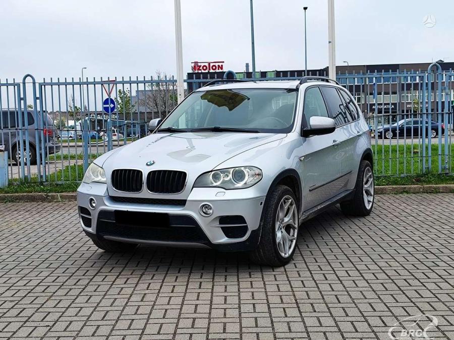Grey BMW X5 2013 in Klaipeda, with an engine capacity of 2.98 L and mileage of 219 thousand km for 7900 €, photo 1 on AUTOMOTO.COM.LV