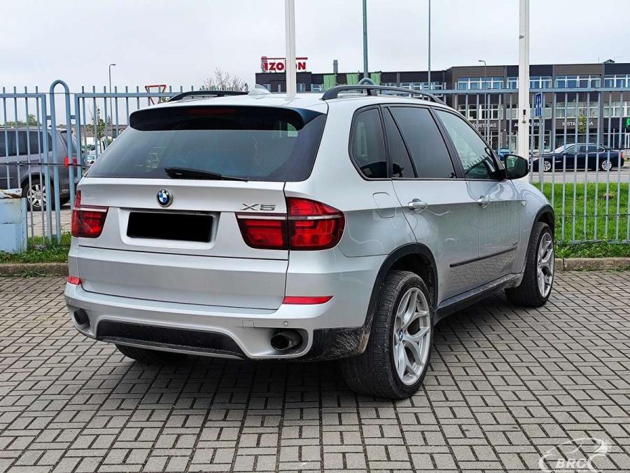 Grey BMW X5 2013 in Klaipeda, with an engine capacity of 2.98 L and mileage of 219 thousand km for 7900 €, photo 4 on AUTOMOTO.COM.LV