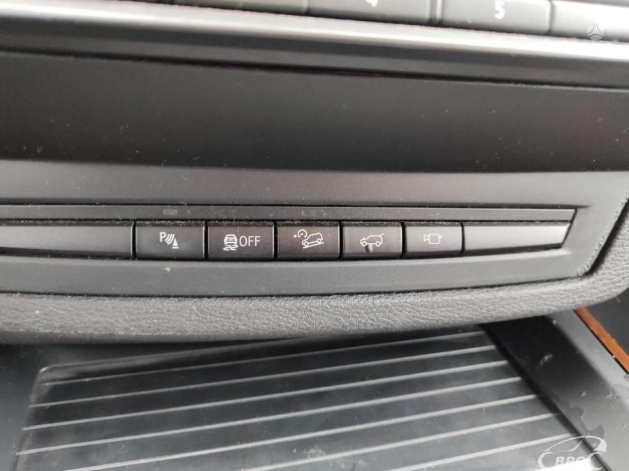 Grey BMW X5 2013 in Klaipeda, with an engine capacity of 2.98 L and mileage of 219 thousand km for 7900 €, photo 27 on AUTOMOTO.COM.LV