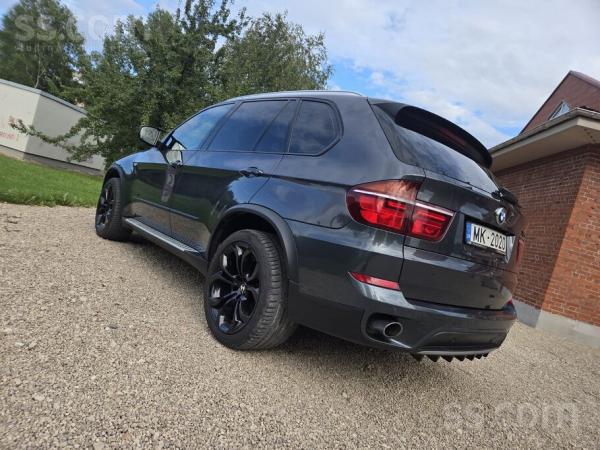 BMW X5 2013 in Rezekne on AUTOMOTO.COM.LV Grey BMW X5 2013 in Rezekne, with an engine capacity of 3.00 L and mileage of 235 thousand km for 13650 €, photo 1 on AUTOMOTO.COM.LV
