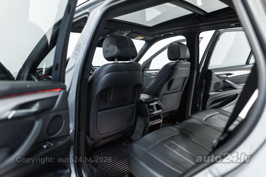 Pelēks BMW X5 2013 Tallina, ar dzinēja tilpumu 3.00 L un nobraukumu 185 tūkst. km par 17990 €, foto 21 vietnē AUTOMOTO.COM.LV