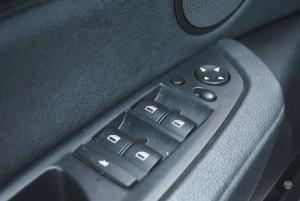 Grey BMW X5 2013 in Vilnius, with an engine capacity of 2.99 L and mileage of 331 thousand km for 10950 €, photo 17 on AUTOMOTO.COM.LV