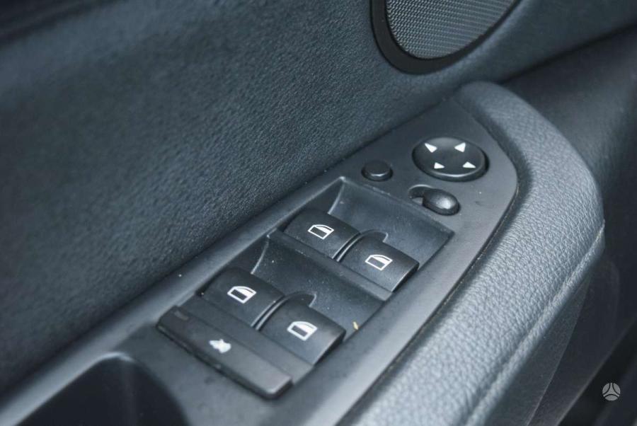 Grey BMW X5 2013 in Vilnius, with an engine capacity of 2.99 L and mileage of 331 thousand km for 10950 €, photo 17 on AUTOMOTO.COM.LV