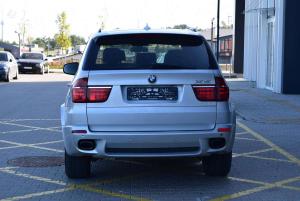 Grey BMW X5 2013 in Vilnius, with an engine capacity of 2.99 L and mileage of 331 thousand km for 10950 €, photo 6 on AUTOMOTO.COM.LV