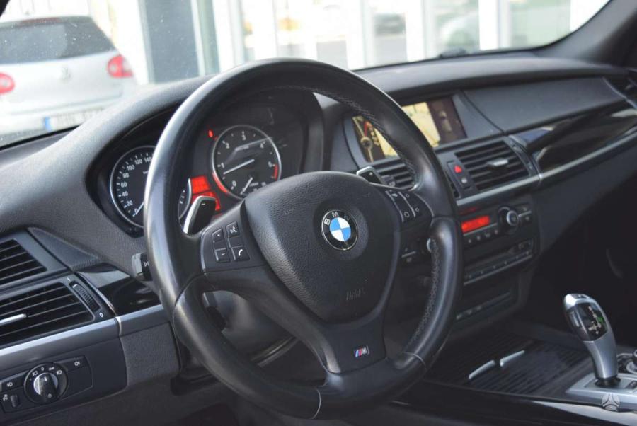 Grey BMW X5 2013 in Vilnius, with an engine capacity of 2.99 L and mileage of 331 thousand km for 10950 €, photo 16 on AUTOMOTO.COM.LV