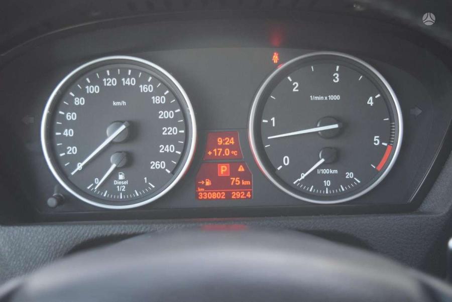Grey BMW X5 2013 in Vilnius, with an engine capacity of 2.99 L and mileage of 331 thousand km for 10950 €, photo 30 on AUTOMOTO.COM.LV