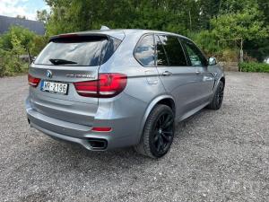 Pelēks BMW X5 2014 Rīga, ar dzinēja tilpumu 3.00 L un nobraukumu 280 tūkst. km par 20990 €, foto 4 vietnē AUTOMOTO.COM.LV