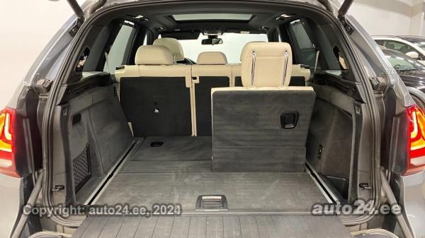 Grey BMW X5 2014 in Tallinn, with an engine capacity of 3.00 L and mileage of 252 thousand km for 22900 €, photo 11 on AUTOMOTO.COM.LV