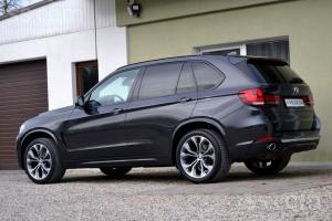 Grey BMW X5 2014 in Tukums, with an engine capacity of 3.00 L and mileage of 249 thousand km for 22490 €, photo 9 on AUTOMOTO.COM.LV