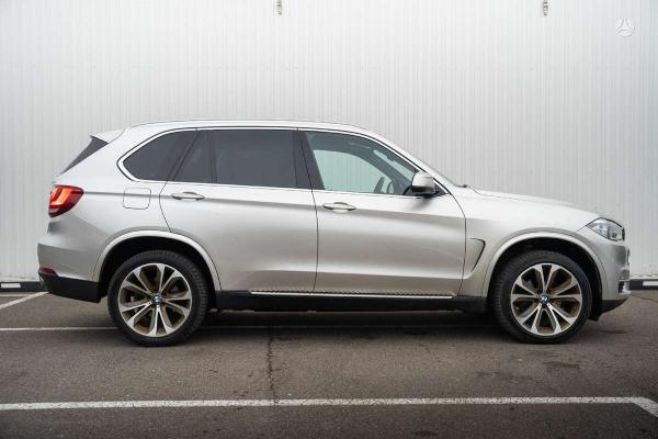 Pelēks BMW X5 2014 Viļņa, ar dzinēja tilpumu 2.99 L un nobraukumu 284 tūkst. km par 15500 €, foto 6 vietnē AUTOMOTO.COM.LV