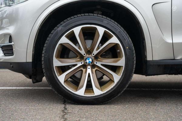 Pelēks BMW X5 2014 Viļņa, ar dzinēja tilpumu 2.99 L un nobraukumu 284 tūkst. km par 15500 €, foto 9 vietnē AUTOMOTO.COM.LV