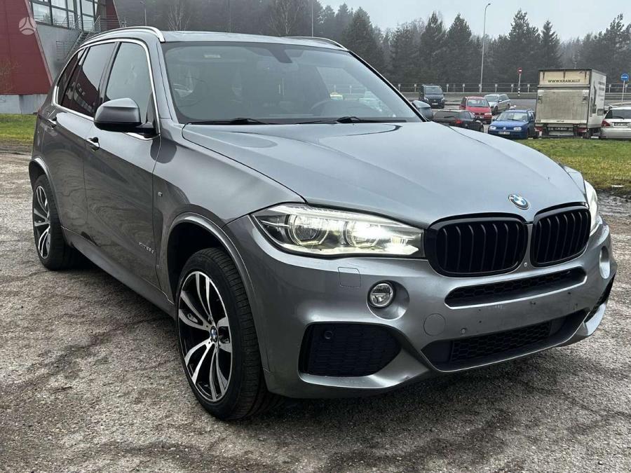 Grey BMW X5 2014 in Utena, with an engine capacity of 2.00 L and mileage of 279 thousand km for 15700 €, photo 2 on AUTOMOTO.COM.LV