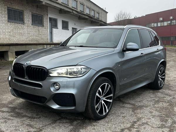 Grey BMW X5 2014 in Utena, with an engine capacity of 2.00 L and mileage of 279 thousand km for 15700 €, photo 3 on AUTOMOTO.COM.LV