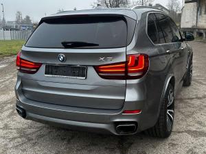 Grey BMW X5 2014 in Utena, with an engine capacity of 2.00 L and mileage of 279 thousand km for 15700 €, photo 4 on AUTOMOTO.COM.LV