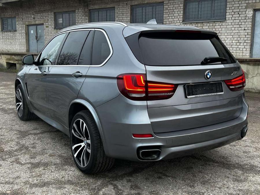 Grey BMW X5 2014 in Utena, with an engine capacity of 2.00 L and mileage of 279 thousand km for 15700 €, photo 5 on AUTOMOTO.COM.LV
