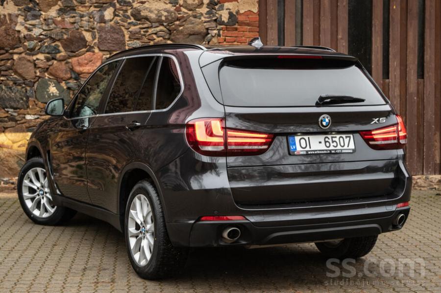 Grey BMW X5 2014 in Tukums, with an engine capacity of 3.00 L and mileage of 201 thousand km for 21500 €, photo 9 on AUTOMOTO.COM.LV