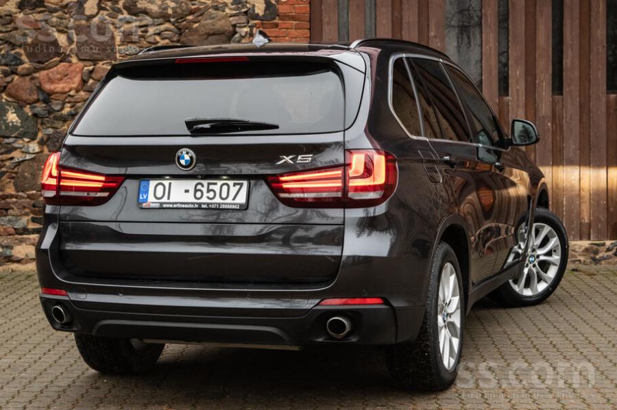 Grey BMW X5 2014 in Tukums, with an engine capacity of 3.00 L and mileage of 201 thousand km for 21500 €, photo 10 on AUTOMOTO.COM.LV