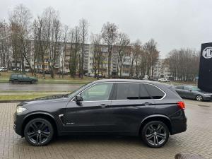 Grey BMW X5 2014 in Kaunas, with an engine capacity of 2.00 L and mileage of 233 thousand km for 17950 €, photo 2 on AUTOMOTO.COM.LV