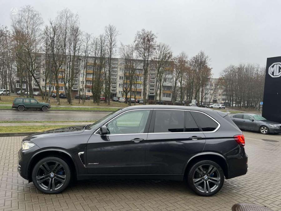 Grey BMW X5 2014 in Kaunas, with an engine capacity of 2.00 L and mileage of 233 thousand km for 17950 €, photo 2 on AUTOMOTO.COM.LV