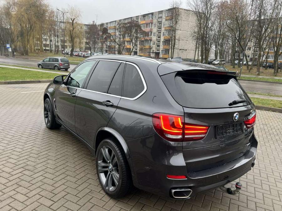 Grey BMW X5 2014 in Kaunas, with an engine capacity of 2.00 L and mileage of 233 thousand km for 17950 €, photo 3 on AUTOMOTO.COM.LV